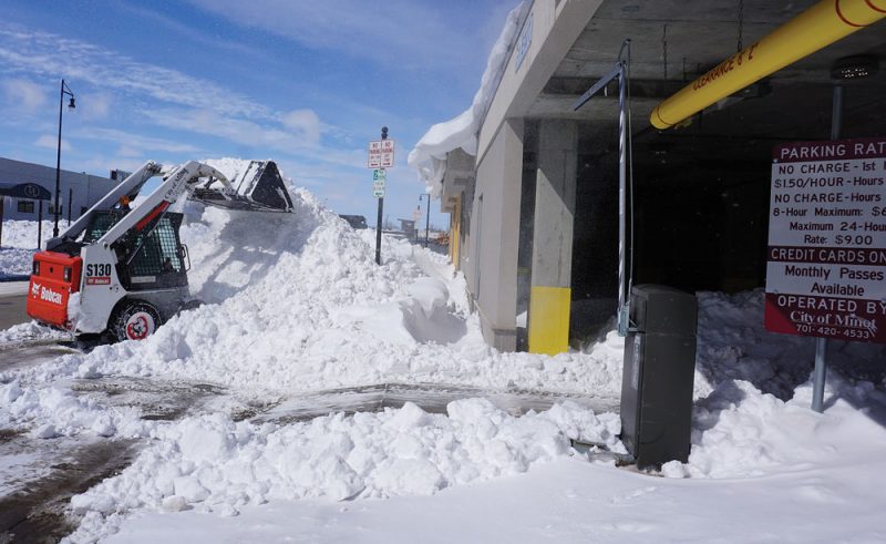 Clearing a path in blizzard aftermath | News, Sports, Jobs - Minot ...